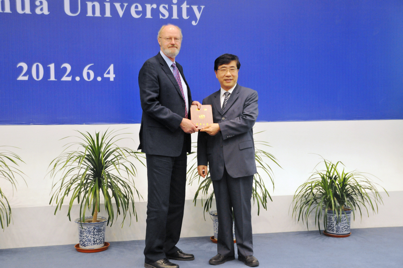 我校聘请诺贝尔化学奖获得者Robert H.Grubbs担任名誉教授